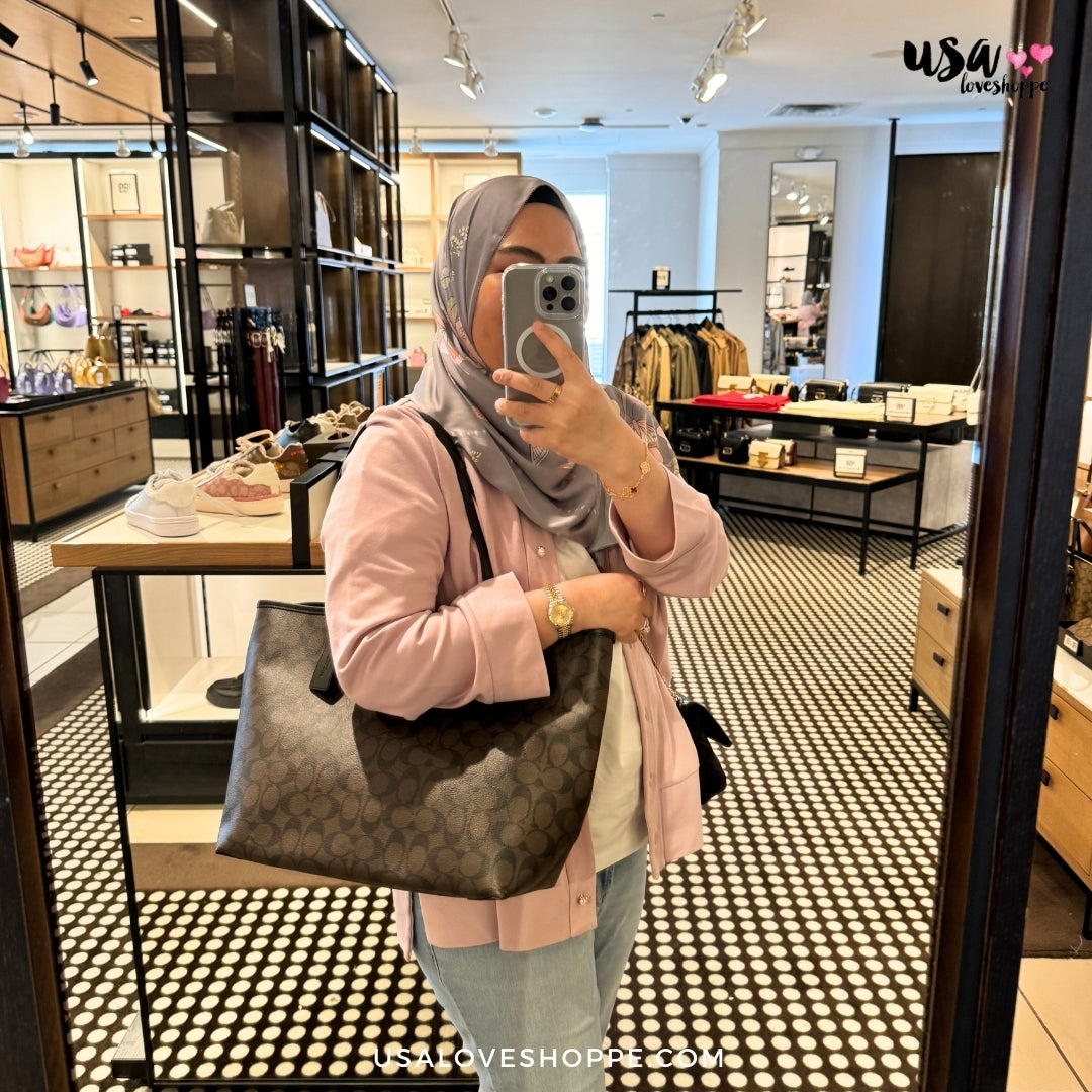 Discover the Elegant Coach Signature Open City Tote - Unmatched Style